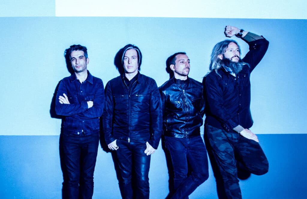Troy Van Leeuwen (QOTSA) + Tony Hajjar (ATDI): "Gone Is Gone no tiene ...