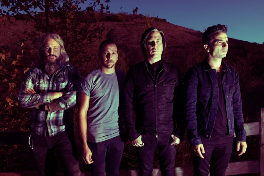 Troy Van Leeuwen (QOTSA) + Tony Hajjar (ATDI): "Gone Is Gone no tiene ...