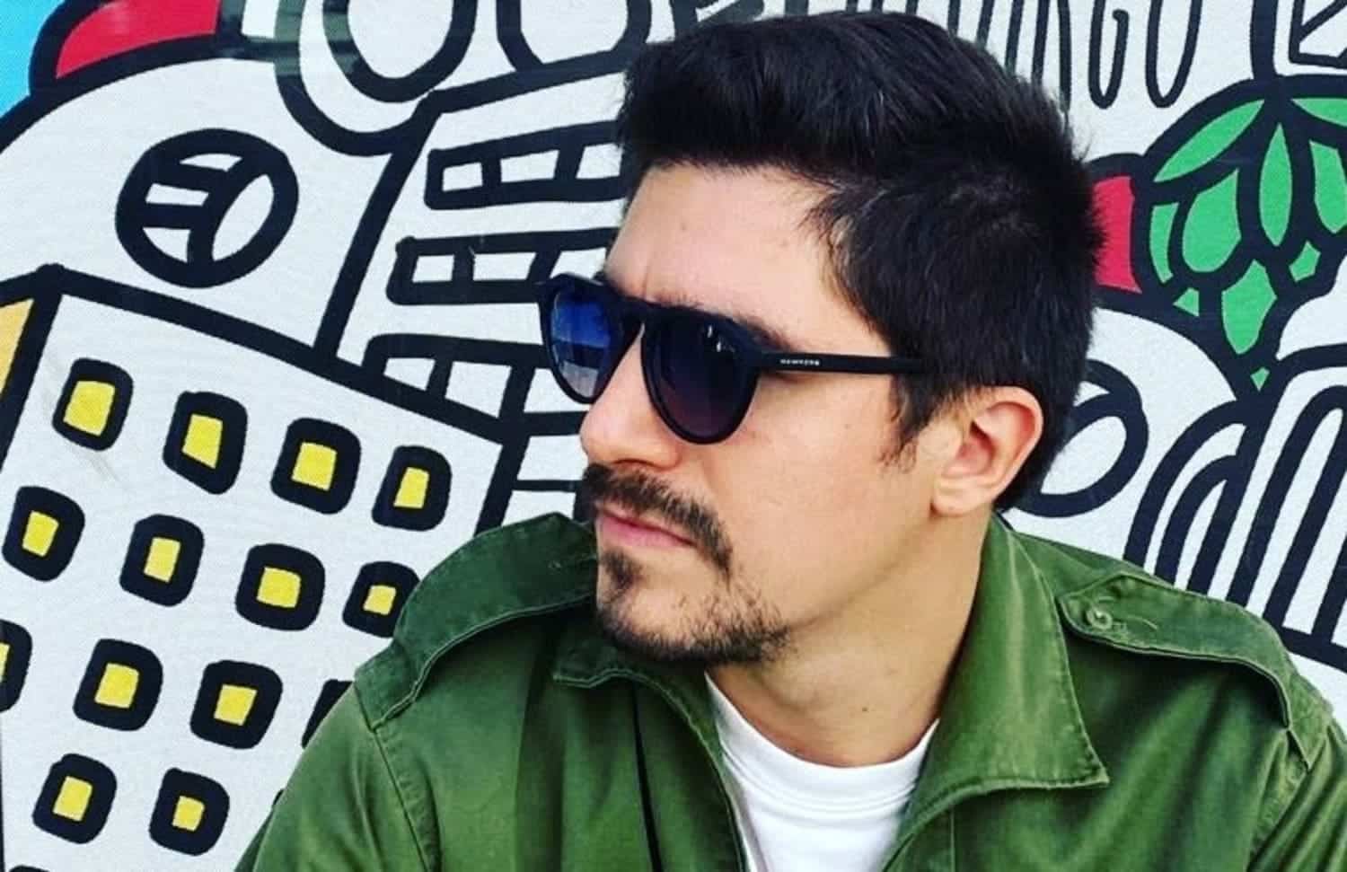 Berard nos trae su simple "Las agujas del reloj"